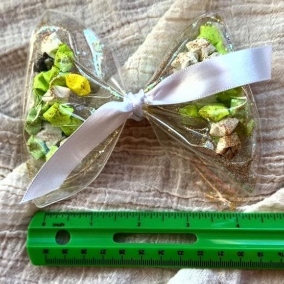 Handmade | Accessories | Green And White Shaker Bow With Paper Stars ...
